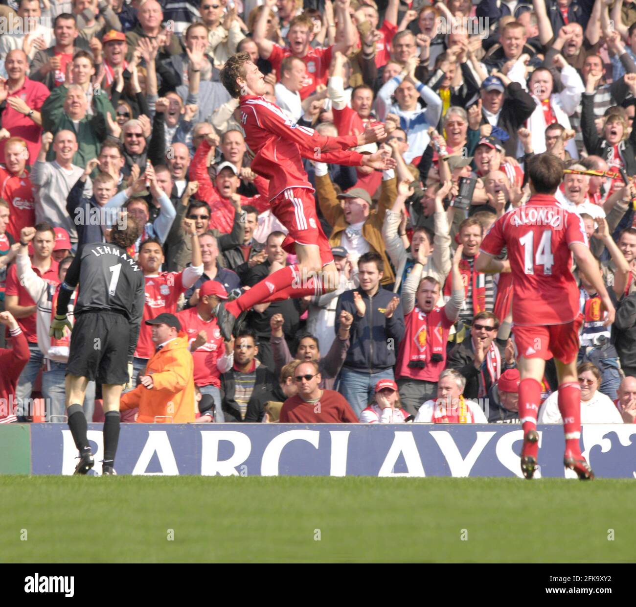 Peter crouch liverpool arsenal hi-res stock photography and images - Alamy