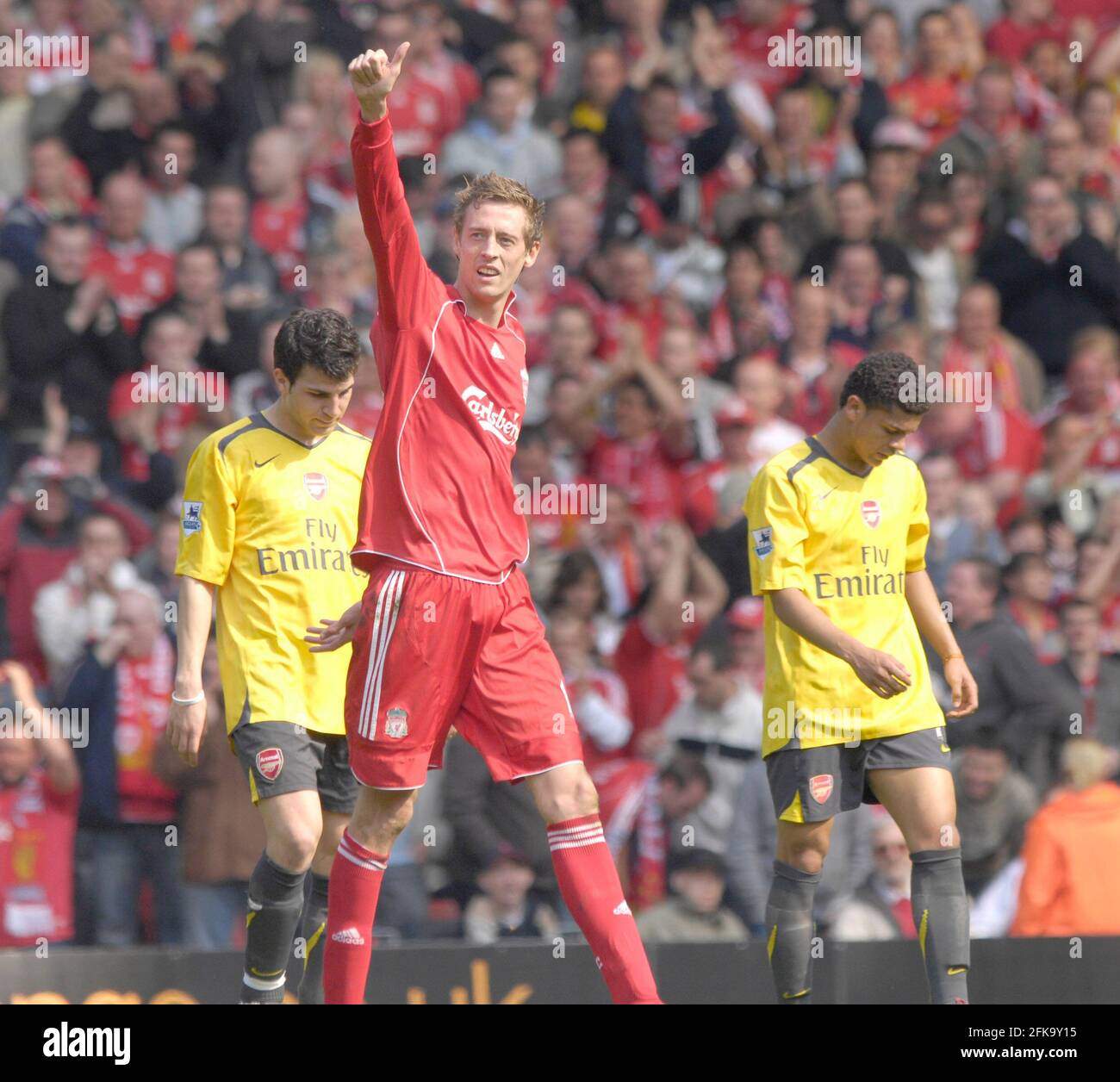 Peter crouch liverpool arsenal hi-res stock photography and images - Alamy