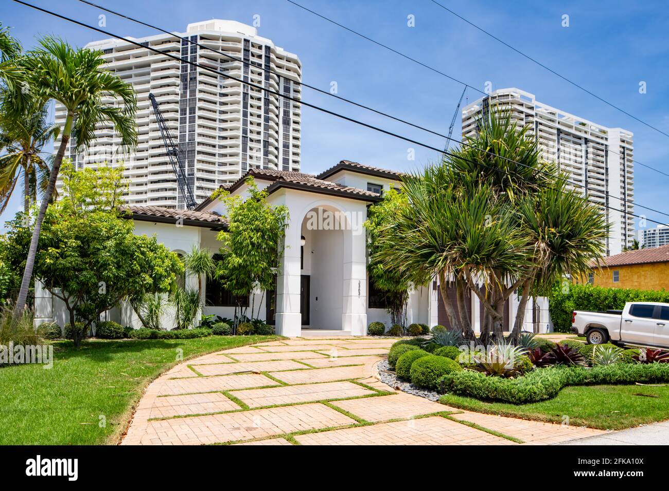 PHotos of homes located in the Eastern Shores neighborhood Miami Dade ...