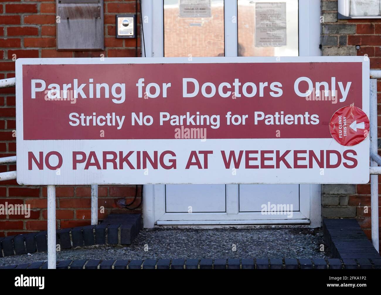 Doctor parking sign hi-res stock photography and images - Alamy
