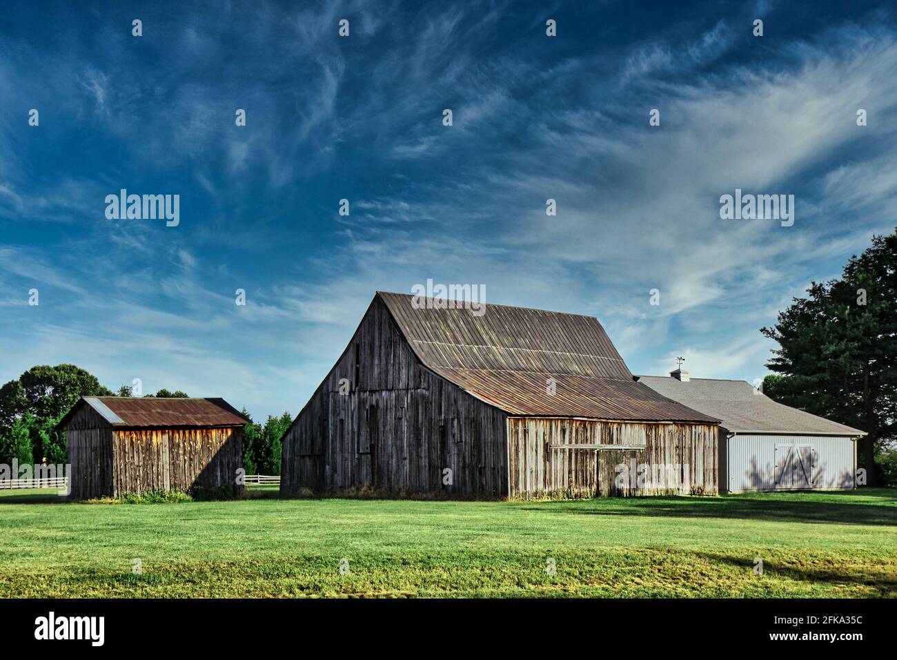 Large wooden barn barns hi-res stock photography and images - Alamy