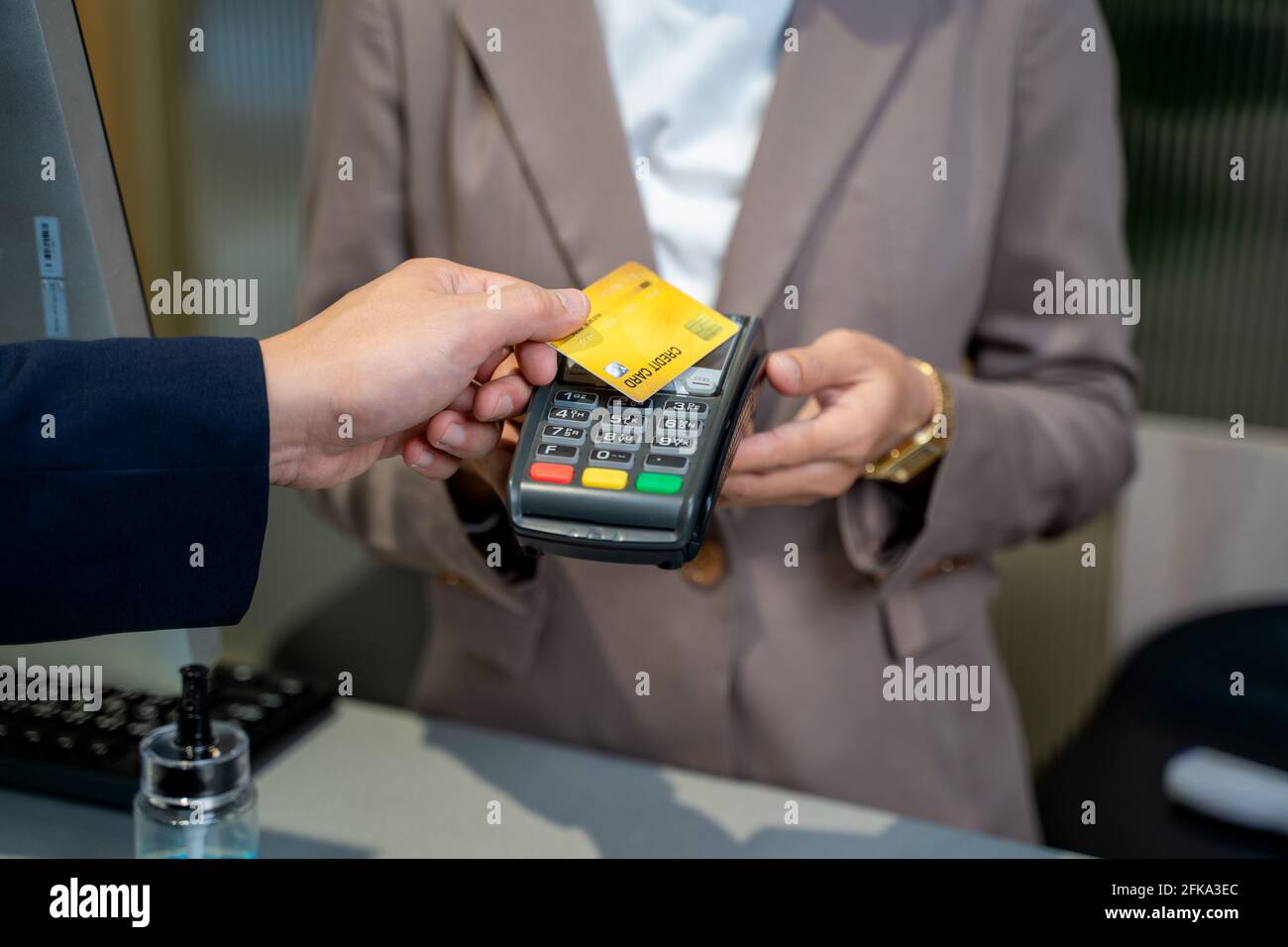 Customer payment hi-res stock photography and images - Alamy