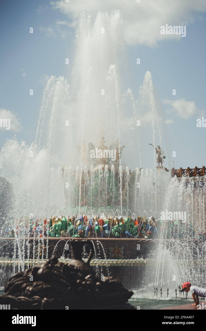 Stone flower fountain hi-res stock photography and images - Alamy
