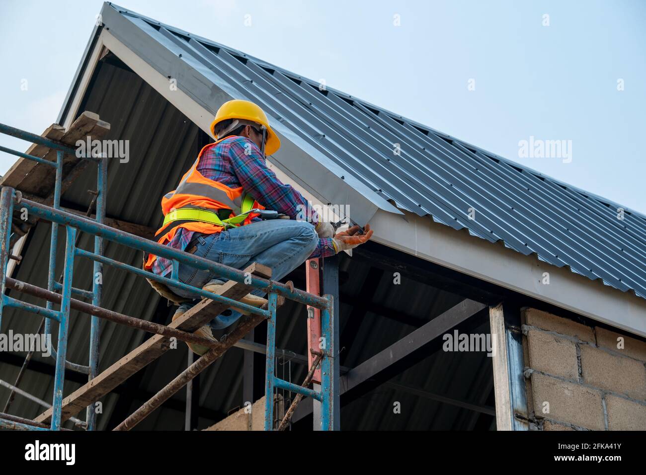 Worker on roof top hi-res stock photography and images - Alamy