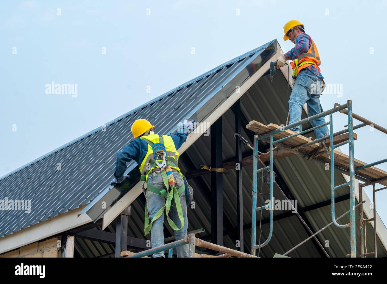 Installing new rooftop hi-res stock photography and images - Alamy