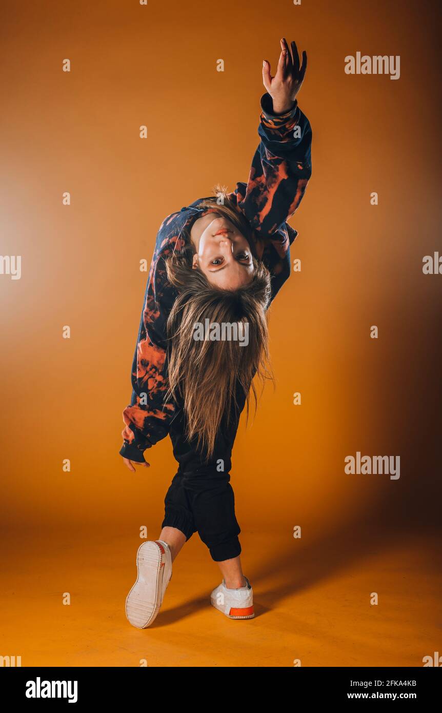 Young dance performer practicing a contemporary dance Stock Photo - Alamy