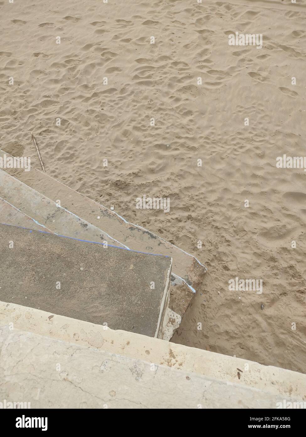 Old footprints in sand hi-res stock photography and images - Alamy