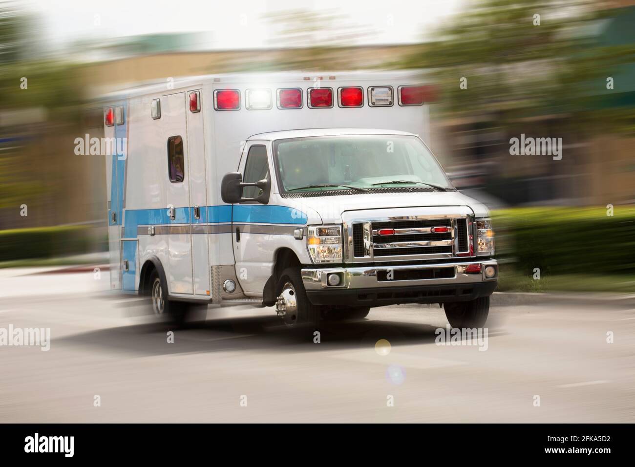 Ambulance responds scene emergency hi-res stock photography and images ...