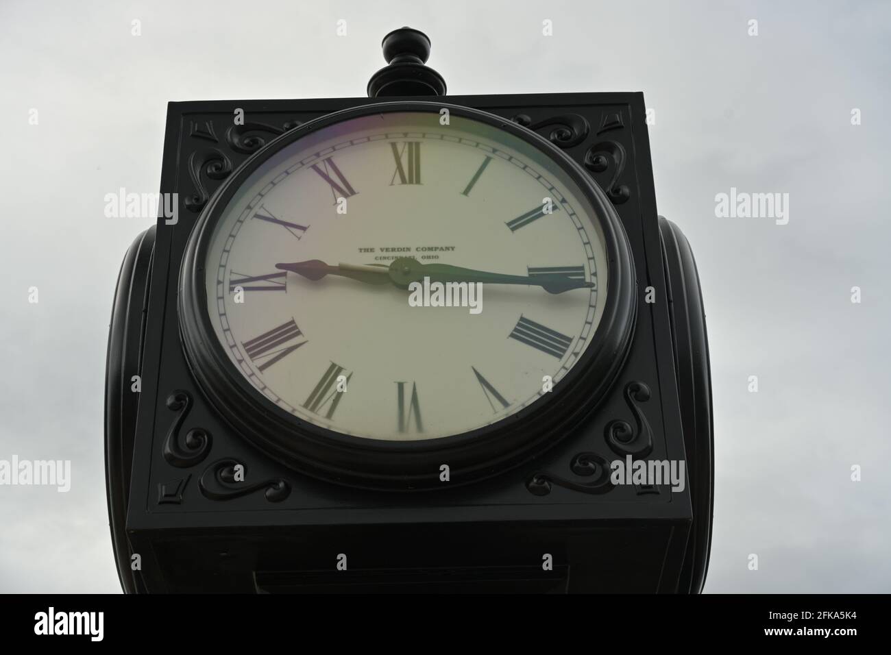 Old style clock hi-res stock photography and images - Alamy