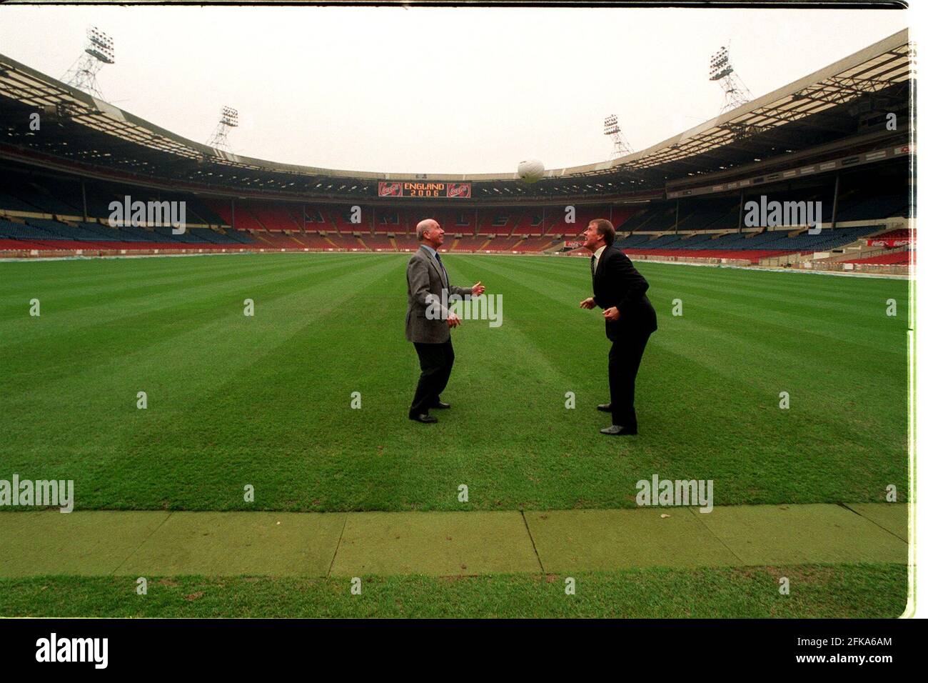 Geoff hurst hi-res stock photography and images - Alamy
