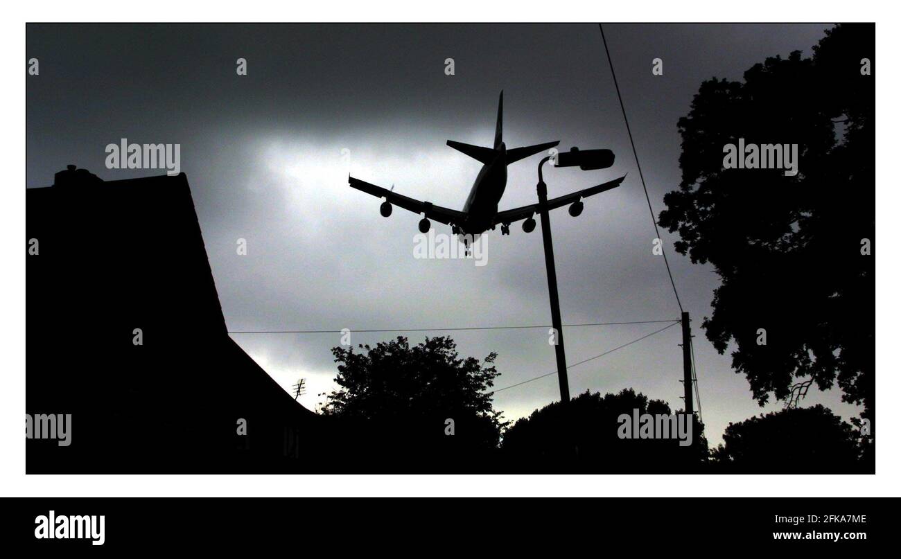 Planes landing at Heathrow airport....for poss use with 25% decrease of ...