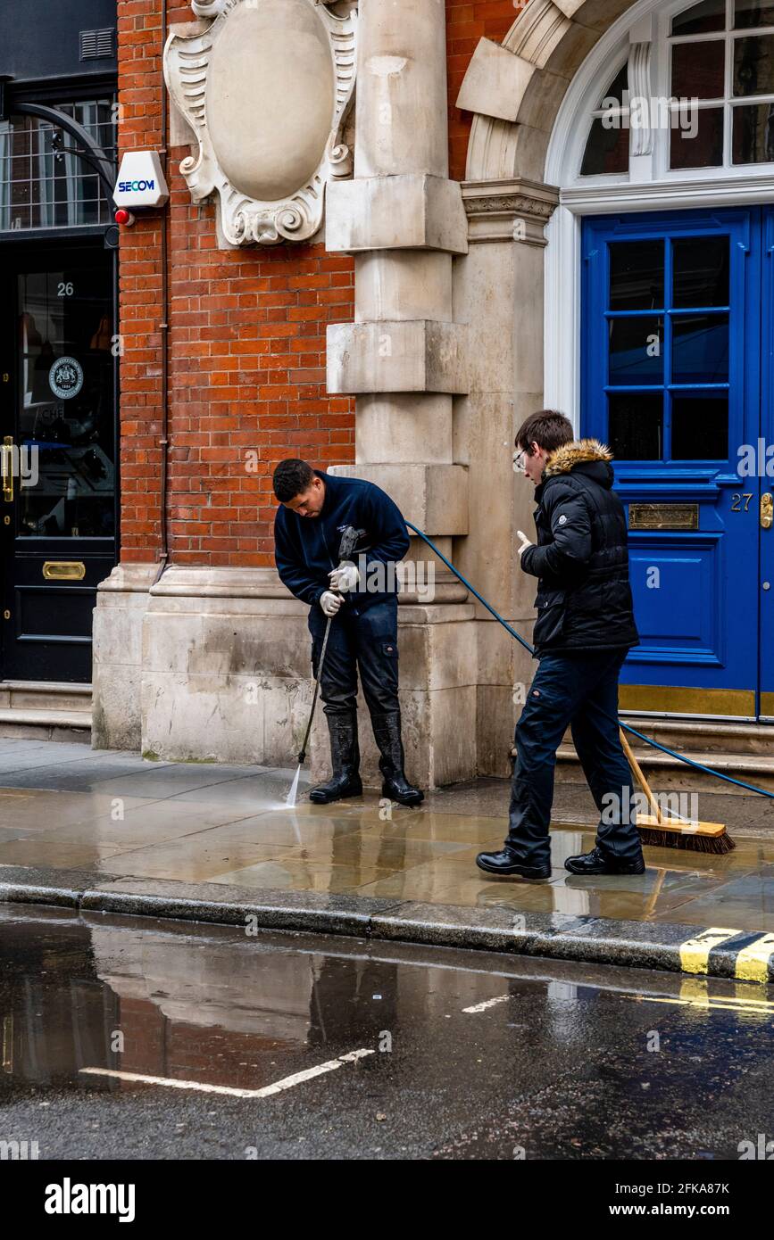 Street cleaner cleaning streets hi-res stock photography and images - Alamy