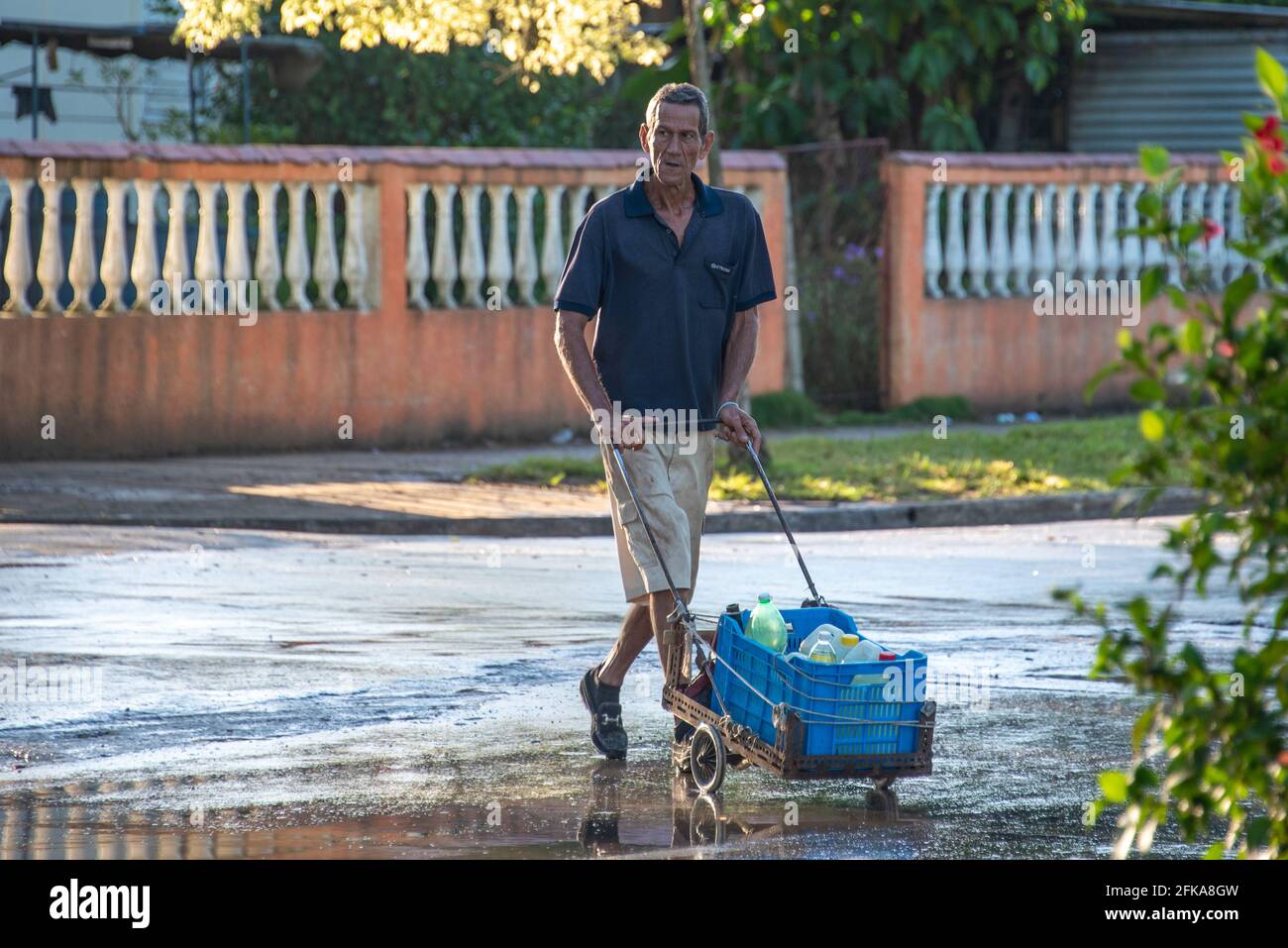 Man pushing the cart hi-res stock photography and images - Alamy