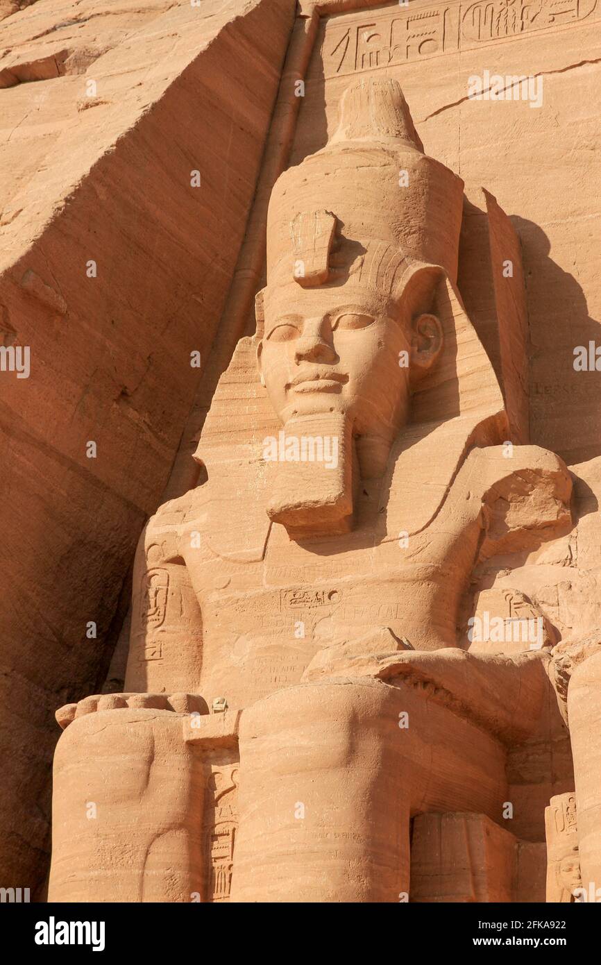 Colossal statues of king ramses ii hi-res stock photography and images ...