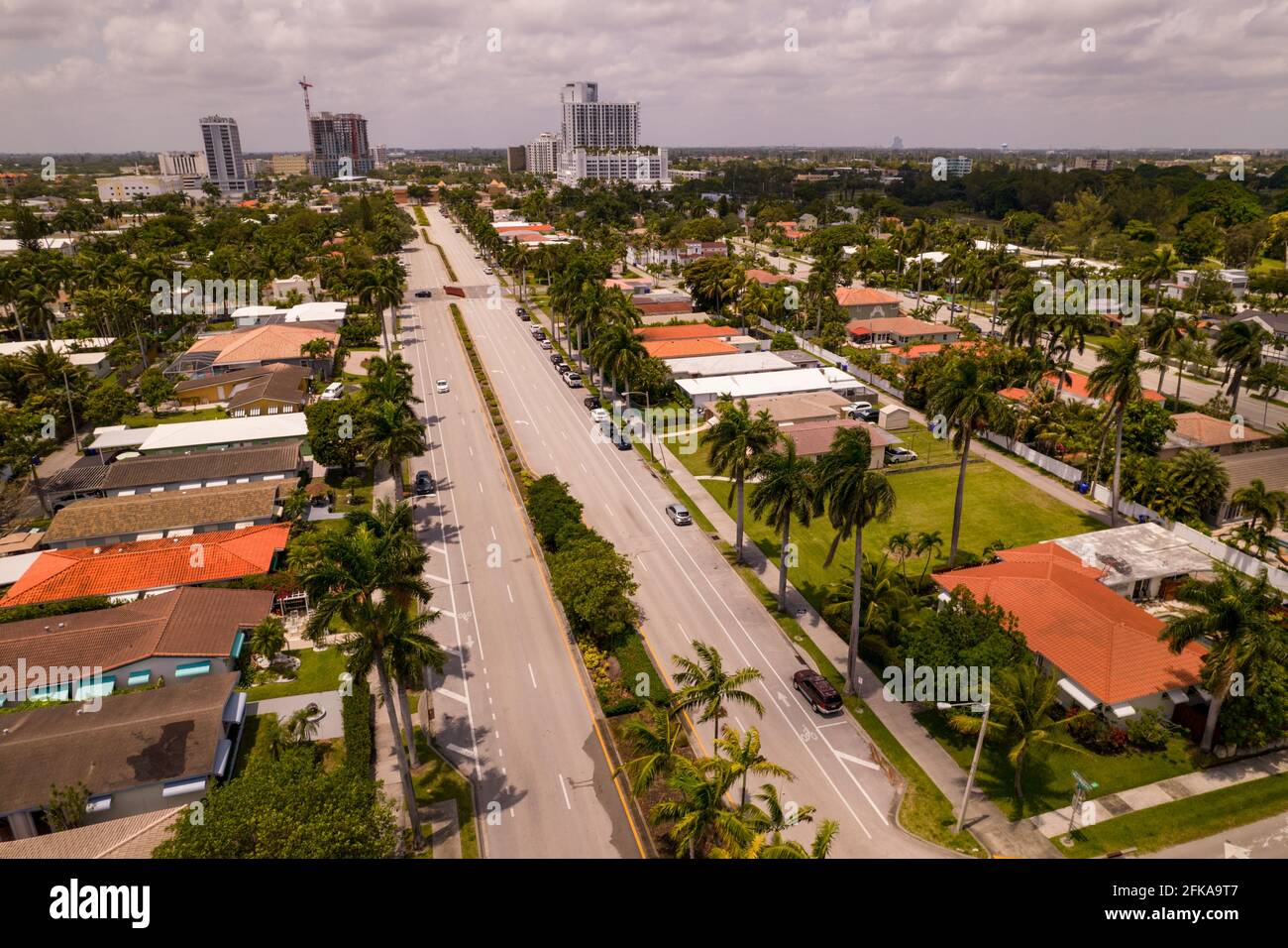 Hollywood Boulevard residential homes on street Stock Photo - Alamy