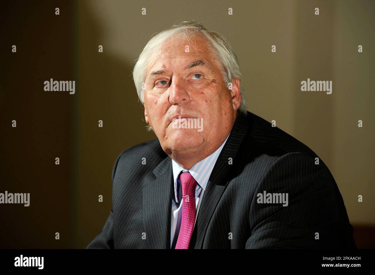 Keith Hackett Referee High Resolution Stock Photography and Images - Alamy