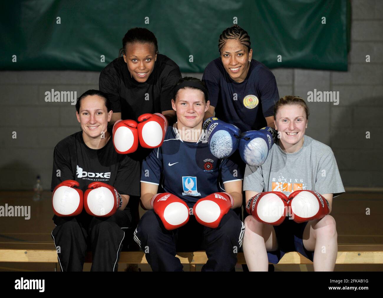 Back l to r hi-res stock photography and images - Alamy