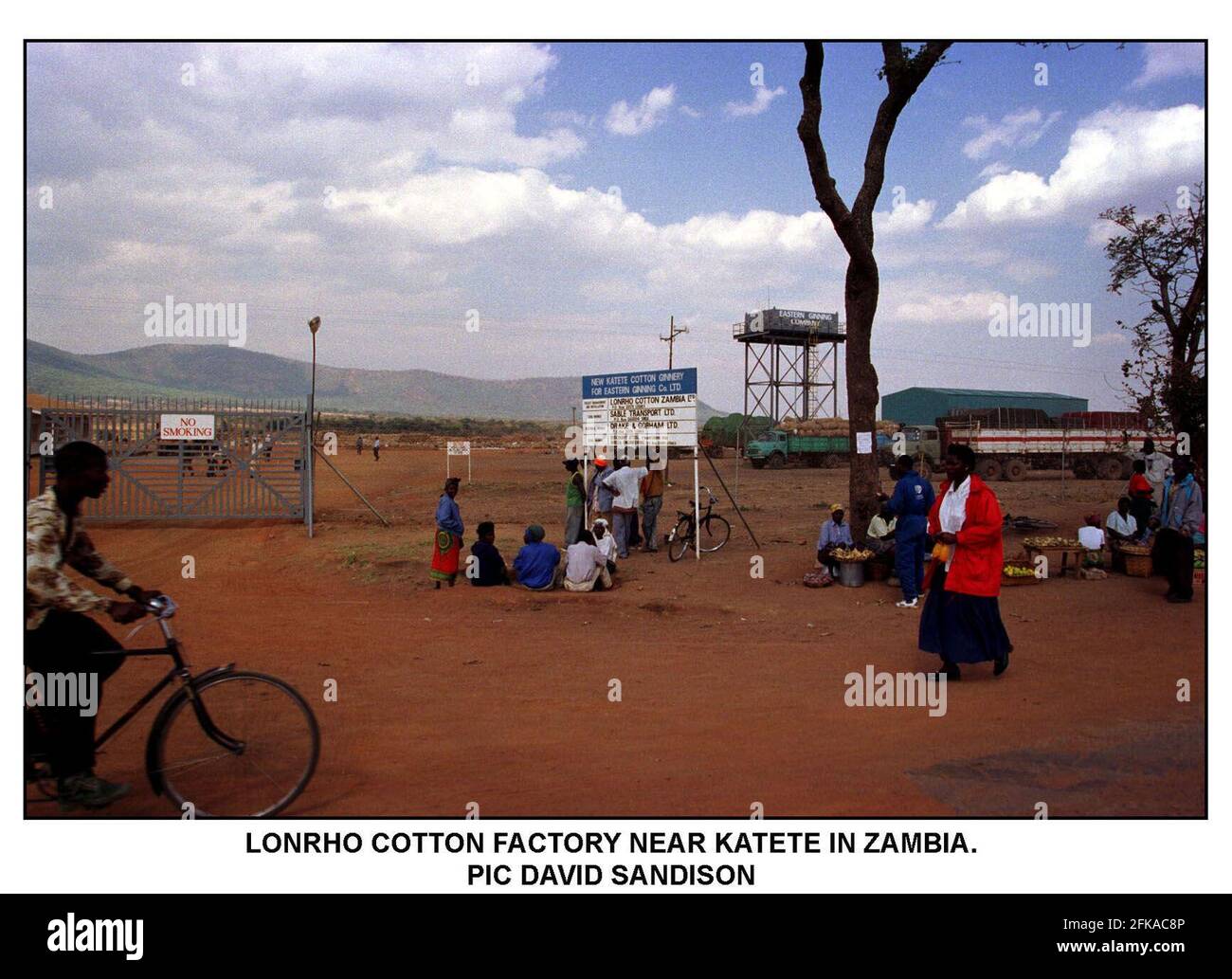 LONRHO COTTON FACTORY NEAR KATETE IN ZAMBIA Stock Photo - Alamy