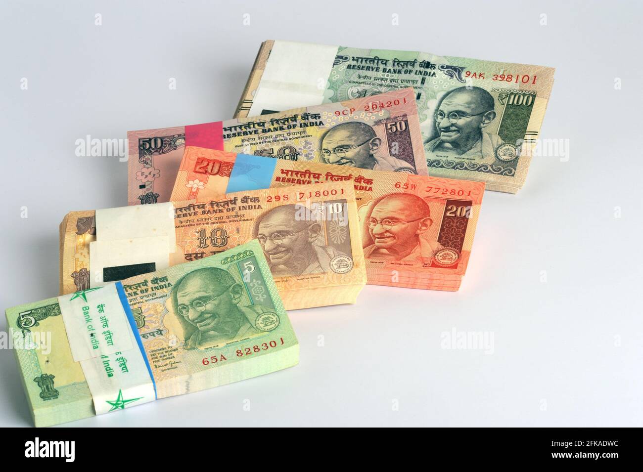 100 serial notes bundle hi-res stock photography and images - Alamy
