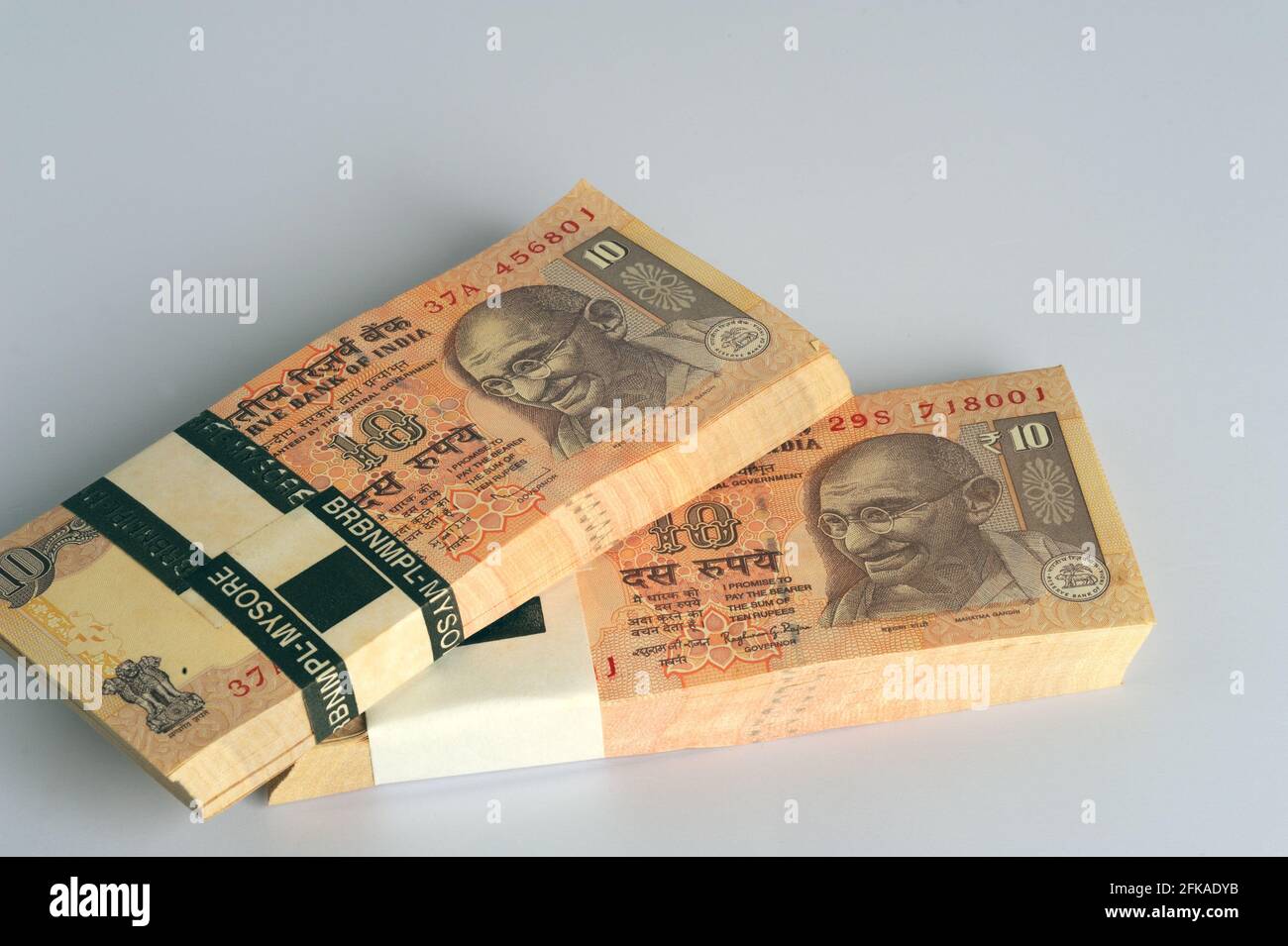 100 serial notes bundle hi-res stock photography and images - Alamy