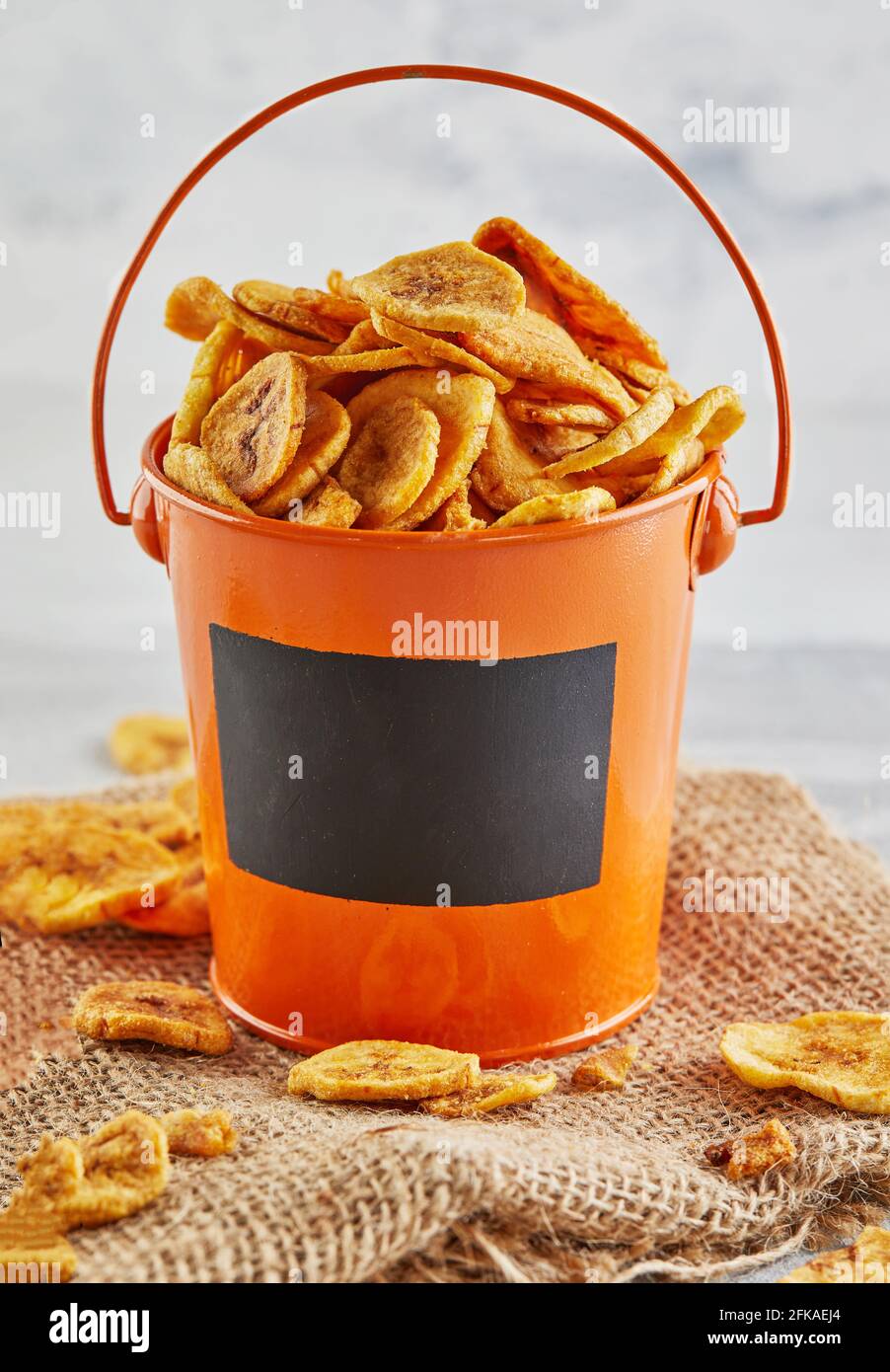 Chips in a bucket hi-res stock photography and images - Alamy
