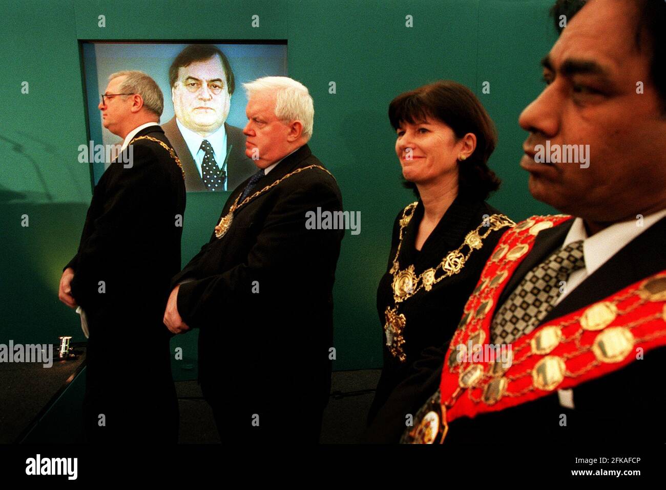 THE DPM JOHN PRESCOTT MP NOVEMBER 1999OPENS LEWISHAM DOCKLAND LIGHT ...
