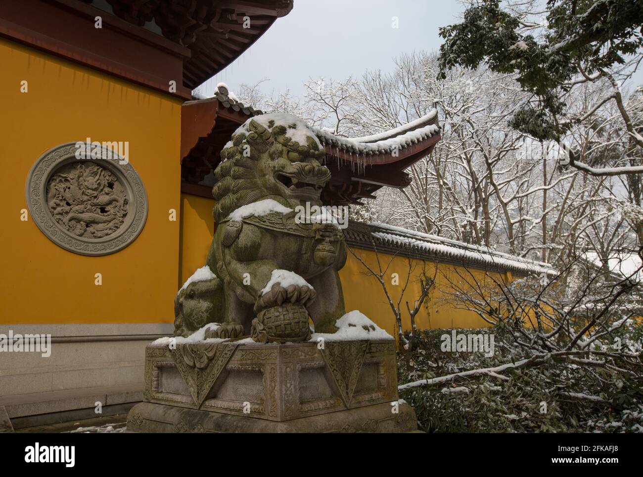 Lingyin temple architecture hi-res stock photography and images - Alamy
