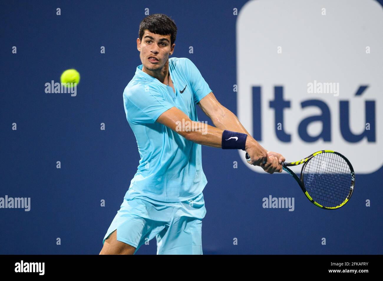 Carlos alcaraz backhand hi-res stock photography and images - Alamy
