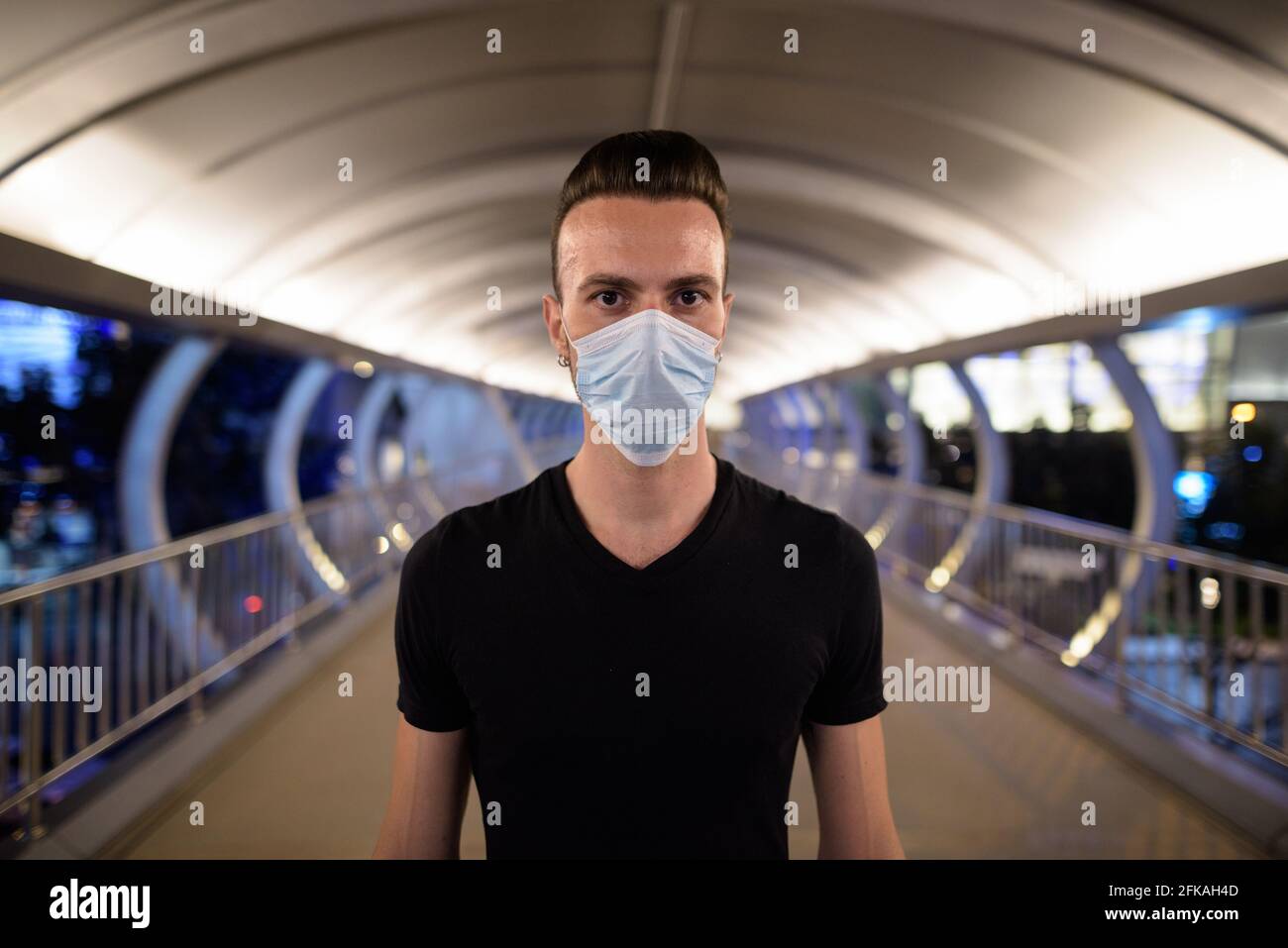 Pedestrian wearing face protection hi-res stock photography and images ...
