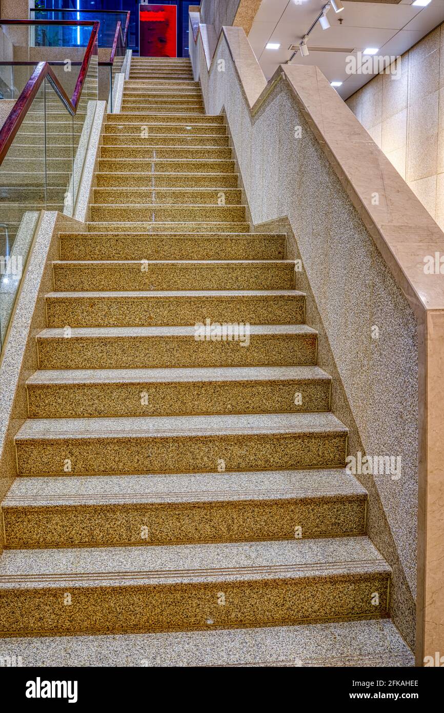 Shopping mall entrance chicago hi-res stock photography and images - Alamy