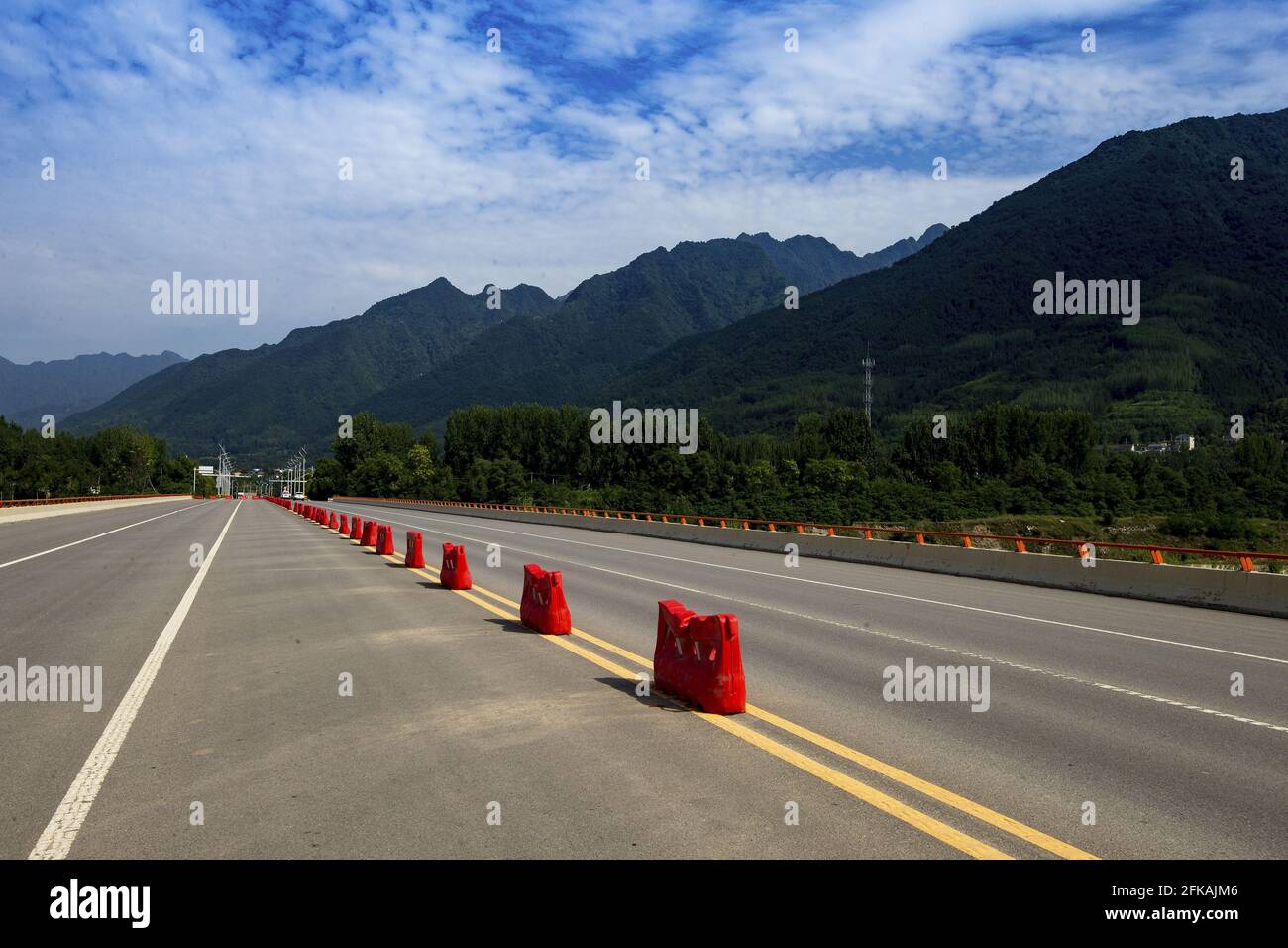 Xi 'an round hill road Stock Photo - Alamy