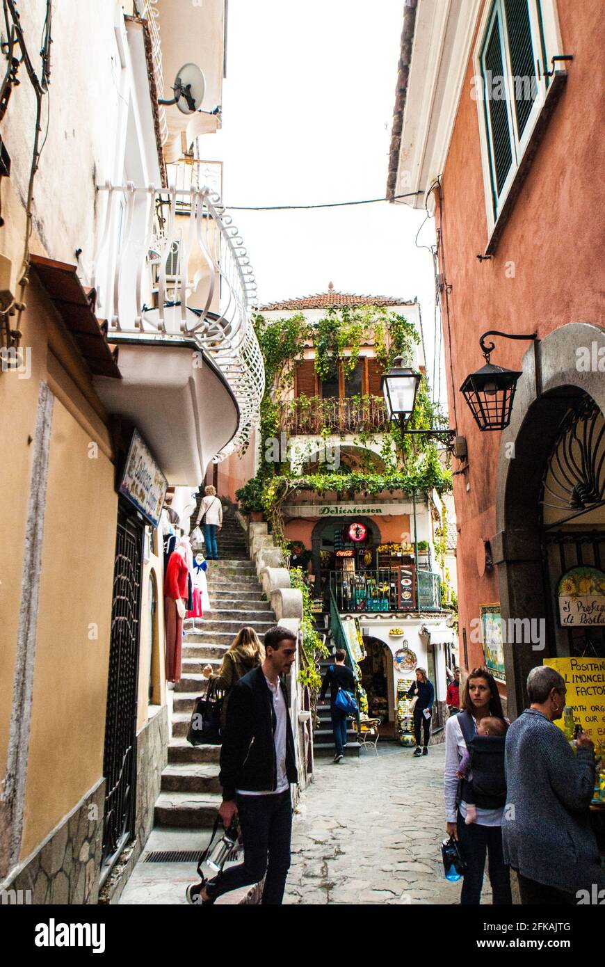 Positano shopping hi-res stock photography and images - Alamy