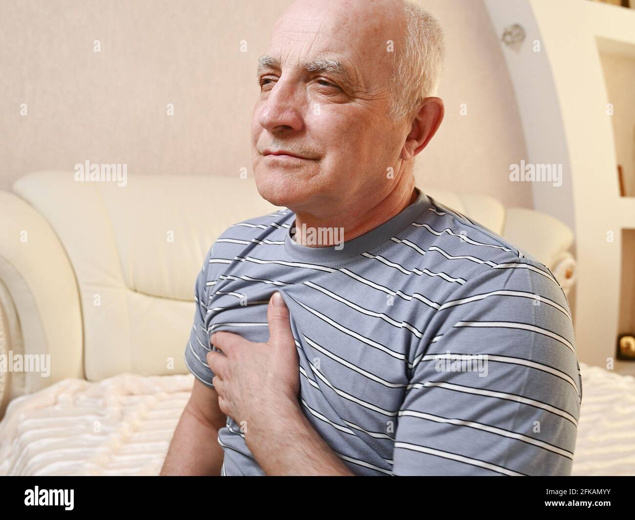 Old man feeling pain in hi-res stock photography and images - Alamy