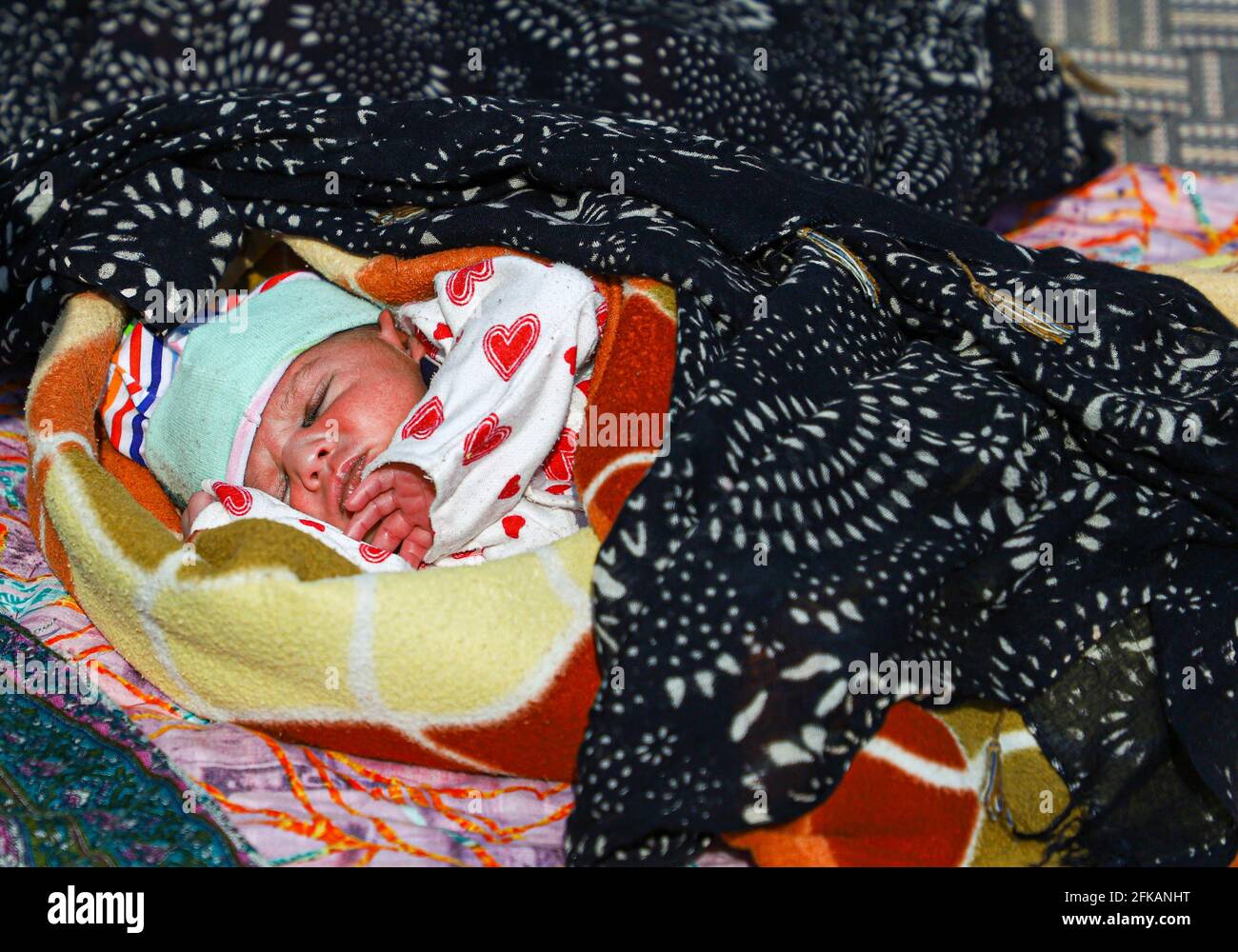 Indian family sleeping hi-res stock photography and images - Alamy