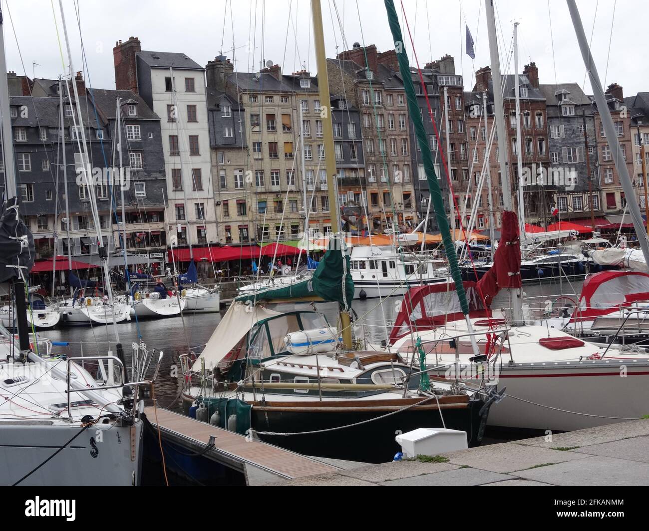Le port de honfleur hi-res stock photography and images - Alamy