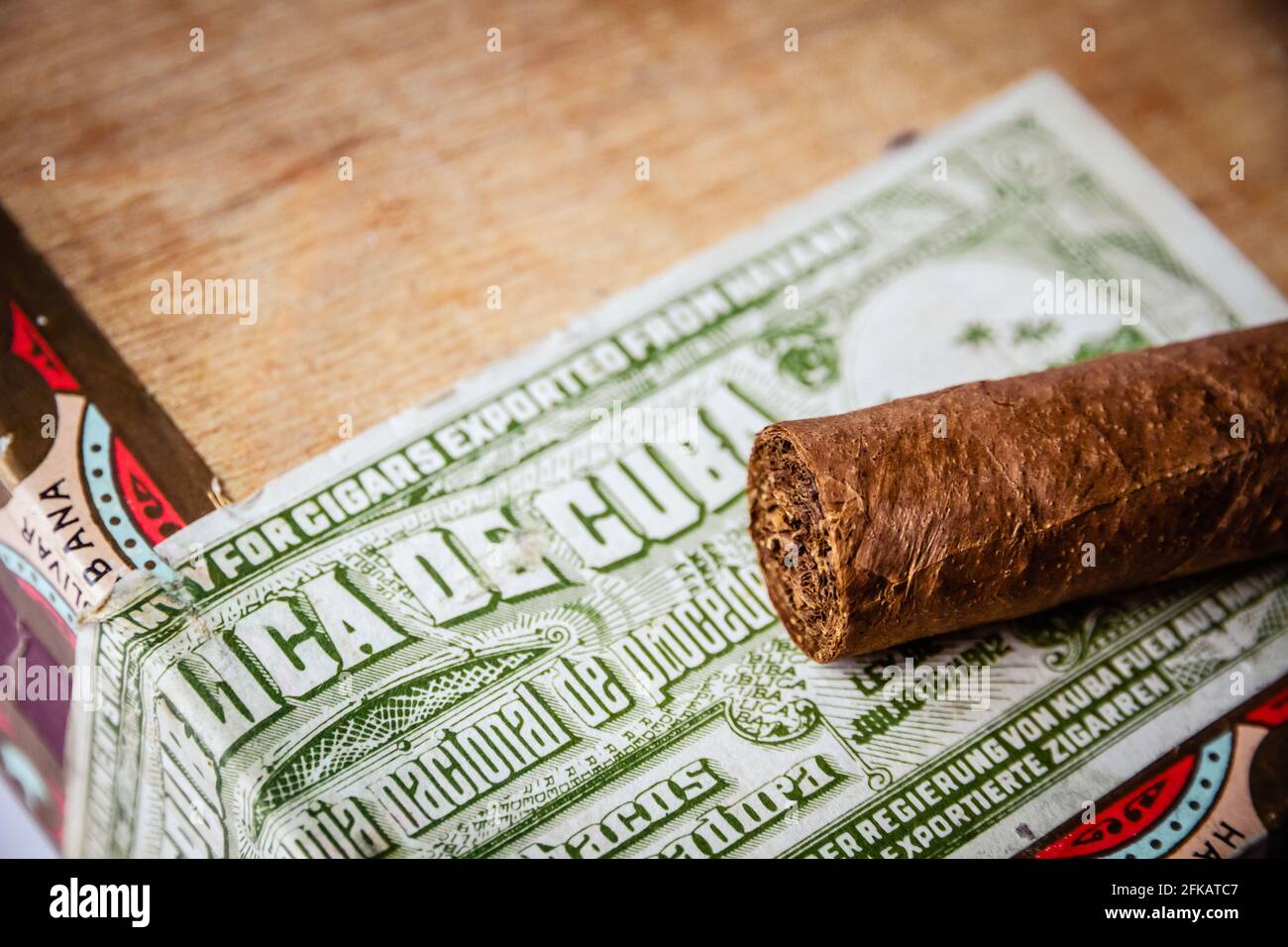 Cigar on vintage wooden box with Cuban official tax label Stock Photo ...