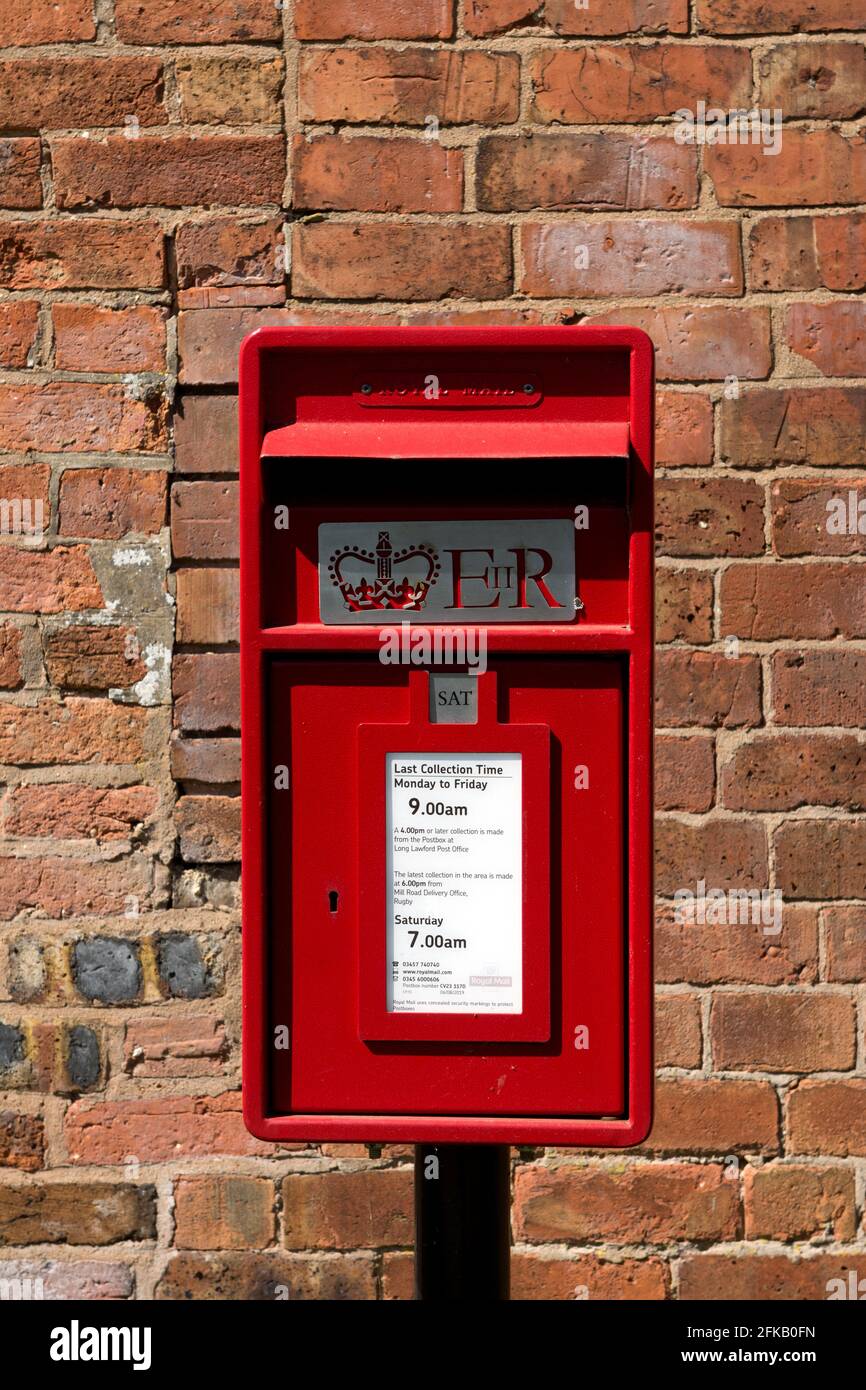 Post box in Little Lawford, Warwickshire, England, UK Stock Photo - Alamy