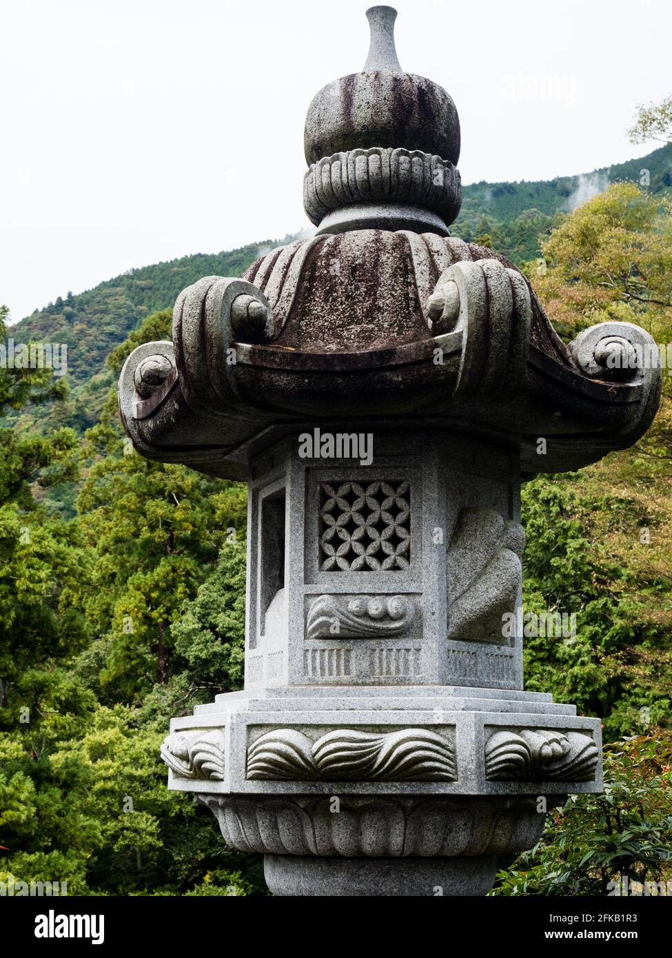 Stone lantern at Minobusan Kuonji temple - Yamanashi prefecture, Japan ...