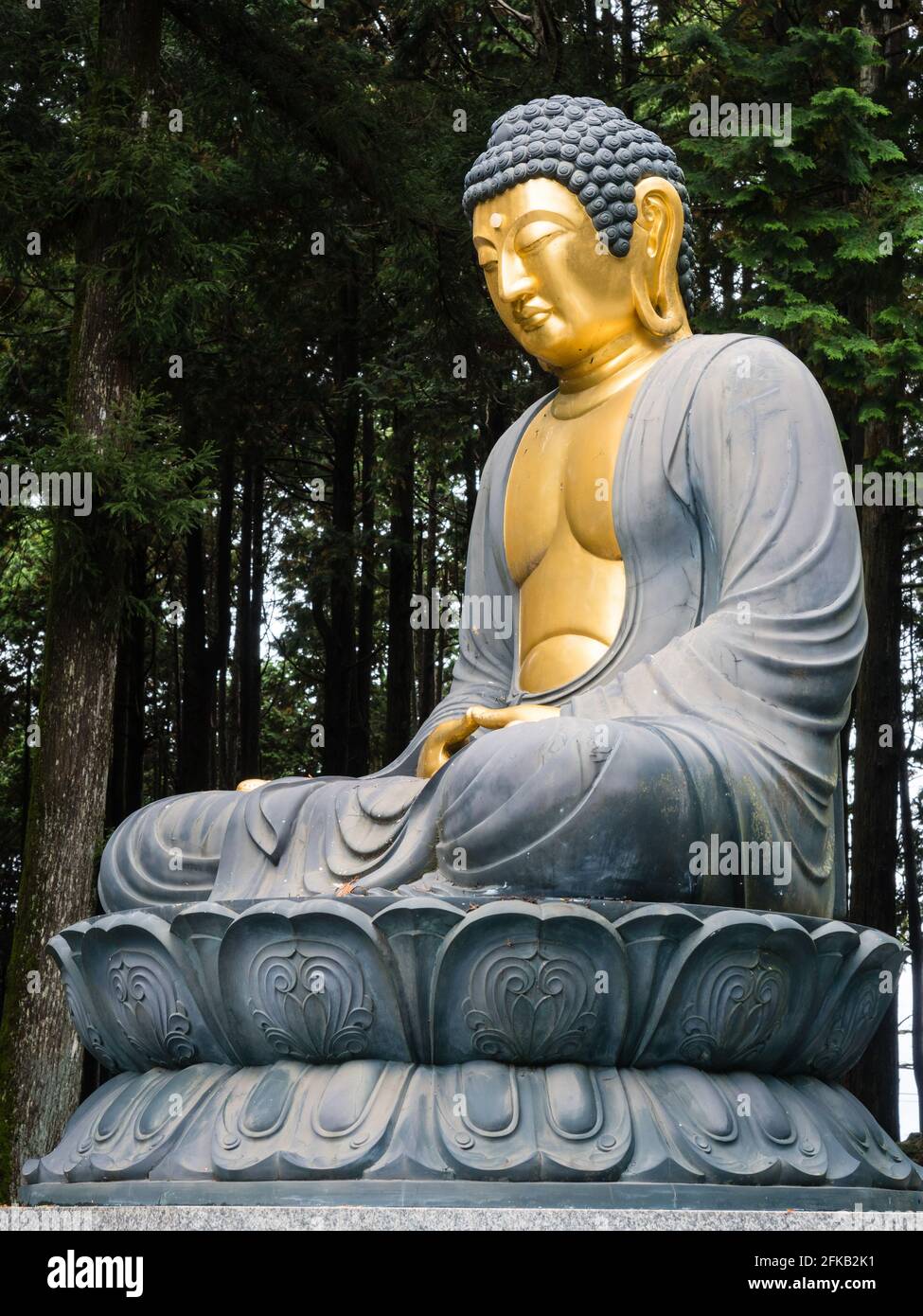 Nichiren statue hi-res stock photography and images - Alamy