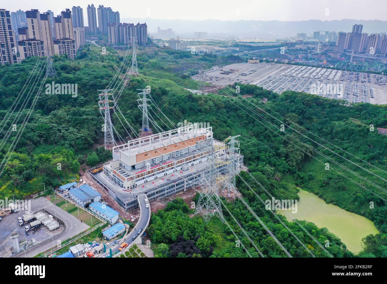 (210430) -- CHONGQING, April 30, 2021 (Xinhua) -- Aerial photo taken on ...