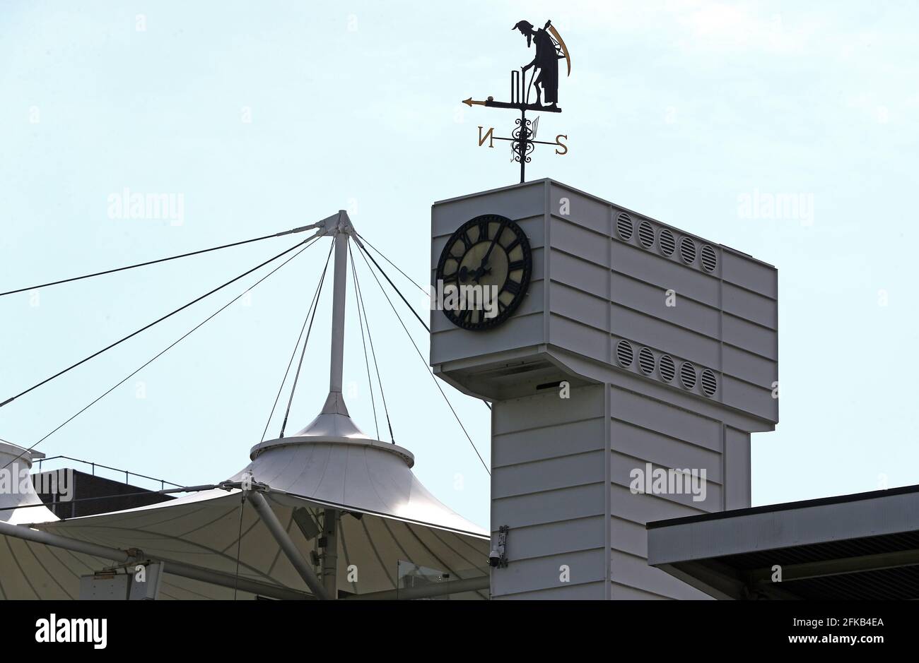 The weathervane at lords cricket ground hi-res stock photography and ...