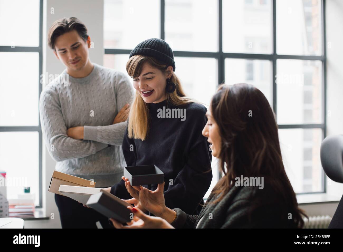 Business meeting smiling hi-res stock photography and images - Alamy