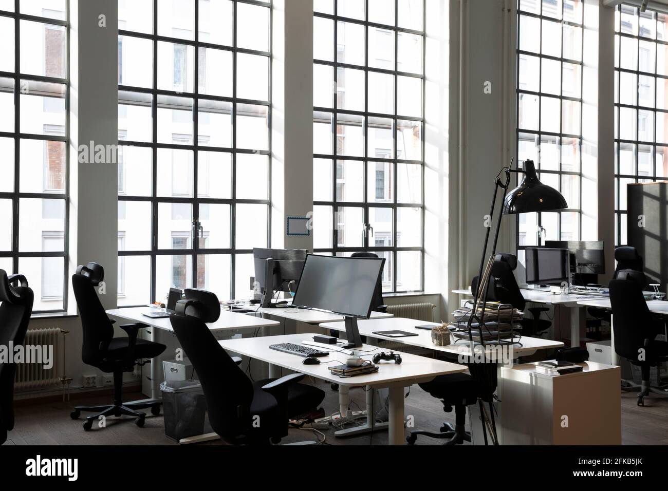 Office desks hi-res stock photography and images - Alamy