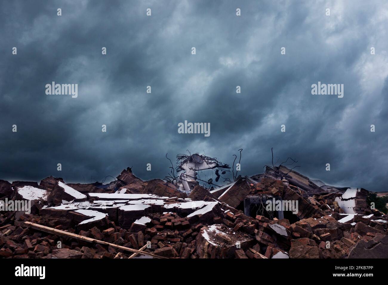 rubble and detritus apocalypse and armageddon concept Stock Photo - Alamy