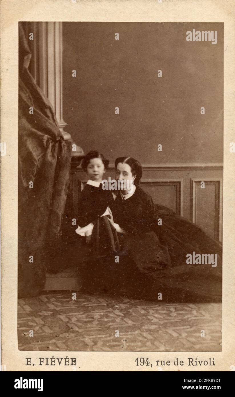 Family paris 1920 hi-res stock photography and images - Alamy