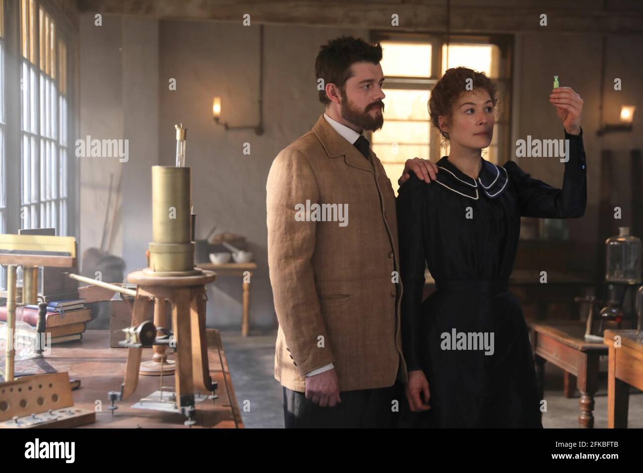 RADIOACTIVE (2019) SAM RILEY ROSAMUND PIKE MARJANE SATRAPI (DIR) AMAZON ...