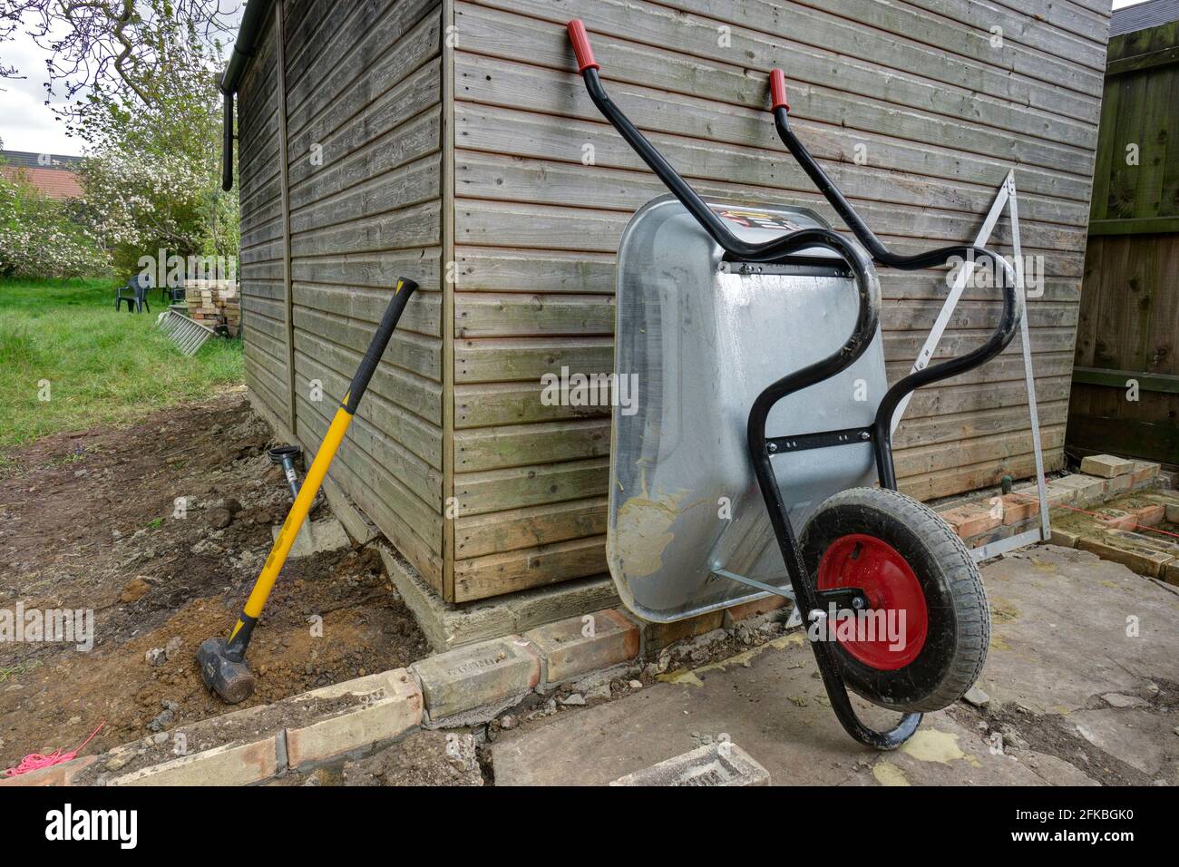 Man sledge hammer hi-res stock photography and images - Alamy