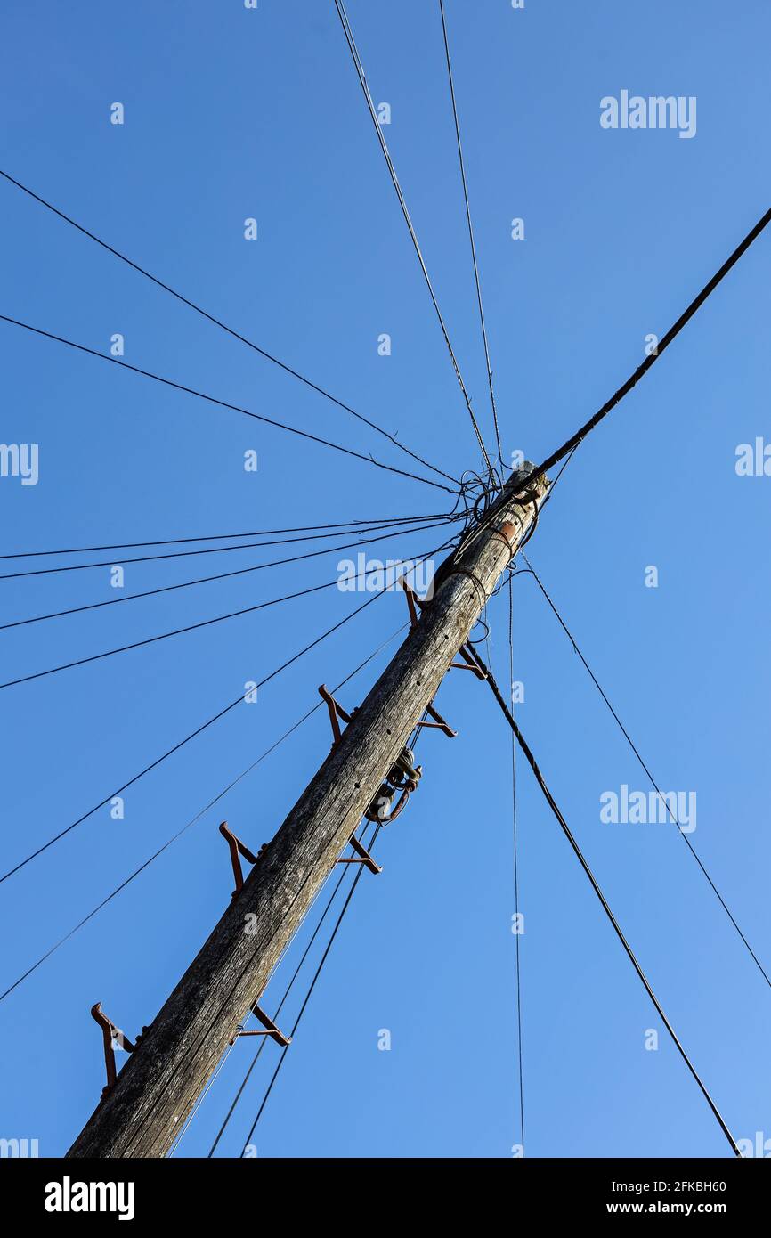 Overhead phone lines hi-res stock photography and images - Alamy