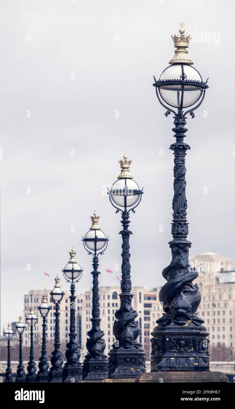 Row of street lamps london hi-res stock photography and images - Alamy