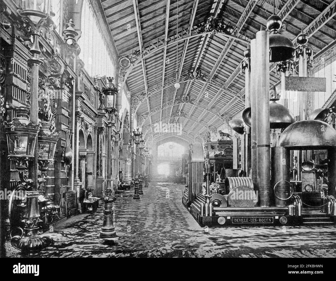 Exposition Universelle, Paris,1889 : Interior view of the great hall of ...